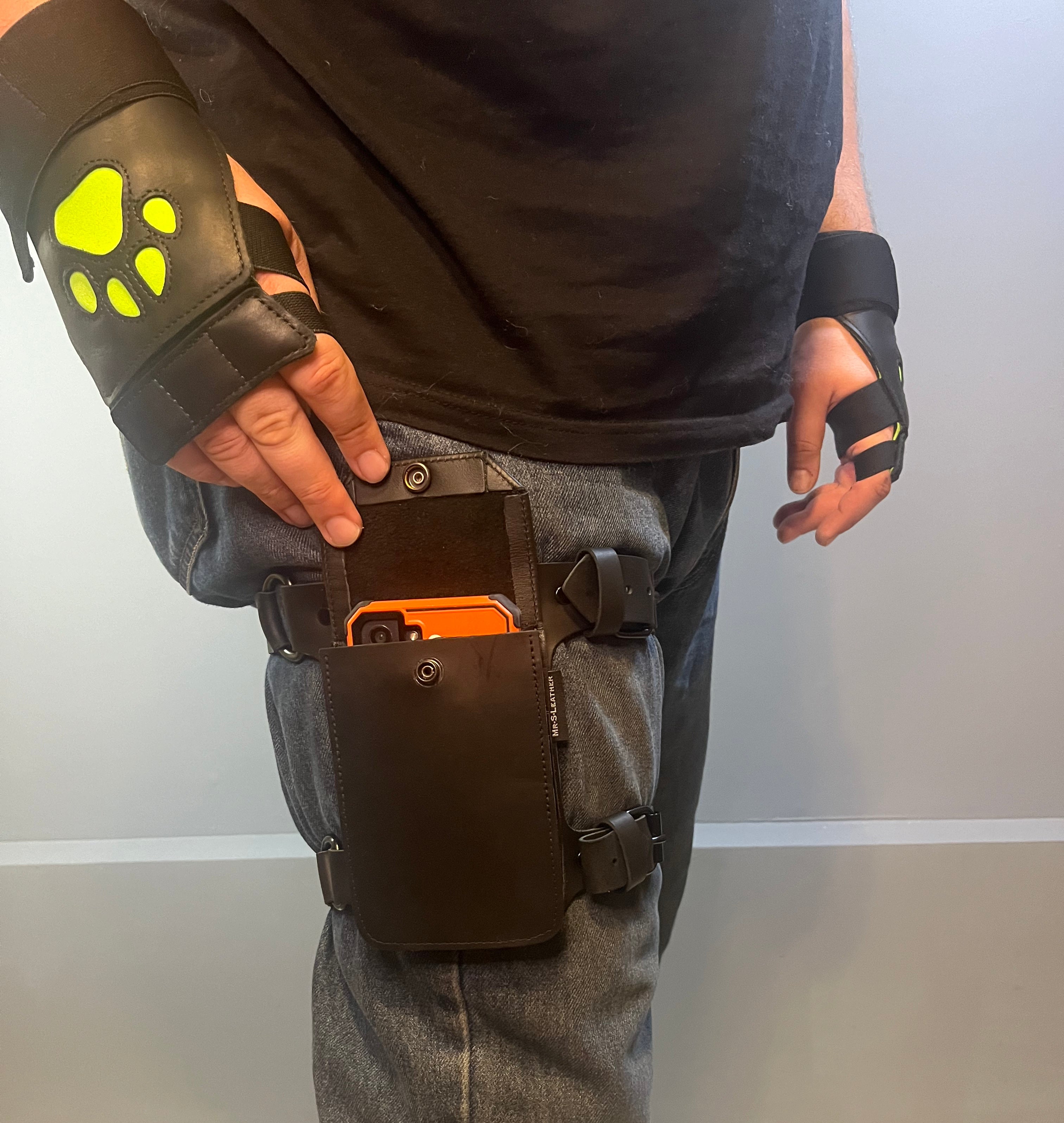 Dark Room Phone Holster – Husky Underground